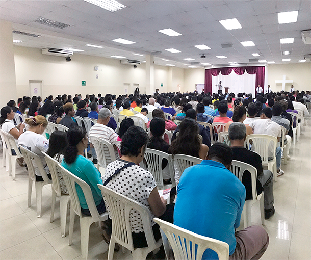 Millares de personas clamando en Viernes Santo - Universal Ecuador ...