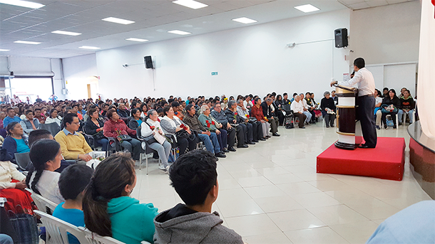 Millares de personas clamando en Viernes Santo - Universal Ecuador ...