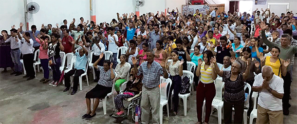 Millares de personas clamando en Viernes Santo - Universal Ecuador ...