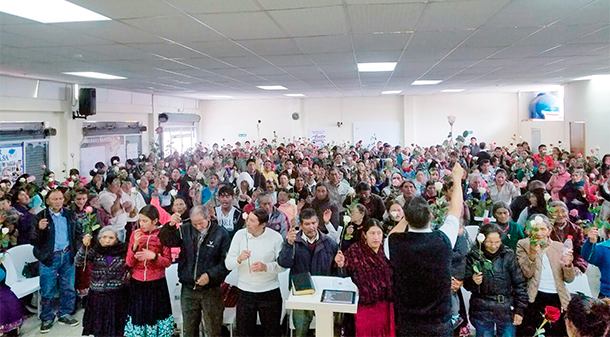 Millares de personas clamando en Viernes Santo - Universal Ecuador ...