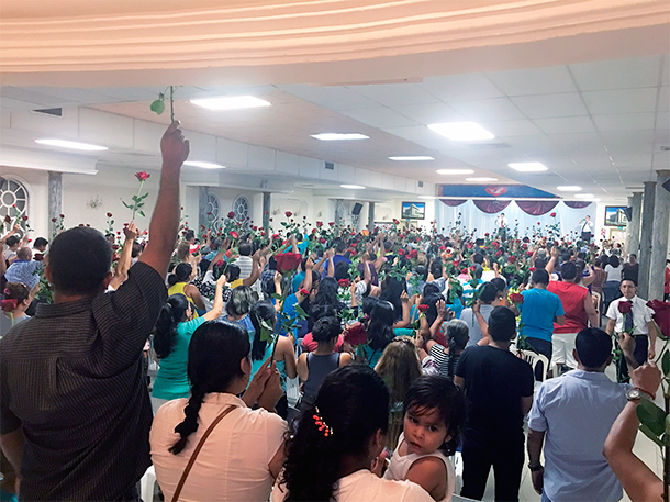 Millares de personas clamando en Viernes Santo - Universal Ecuador ...