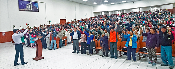 Millares de personas clamando en Viernes Santo - Universal Ecuador ...